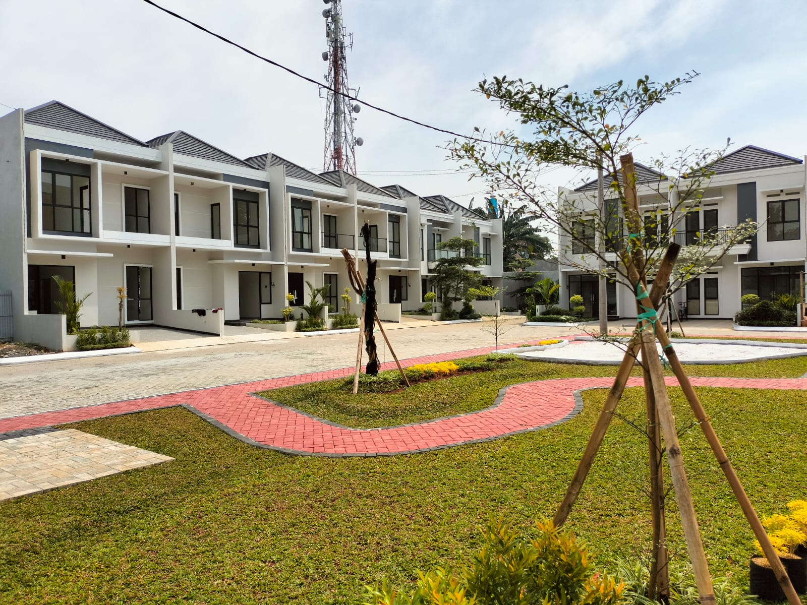 12 EMERALD RESIDENCE Townhouse at Kranggan Cibubur - Rp 1 M an**